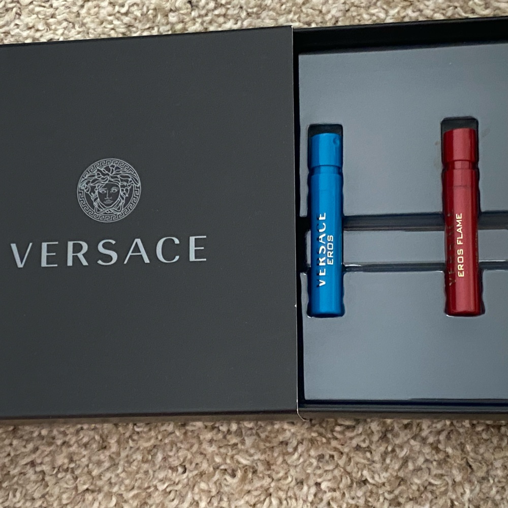 Versace Eau De Parfum In Black Packaging - Gem